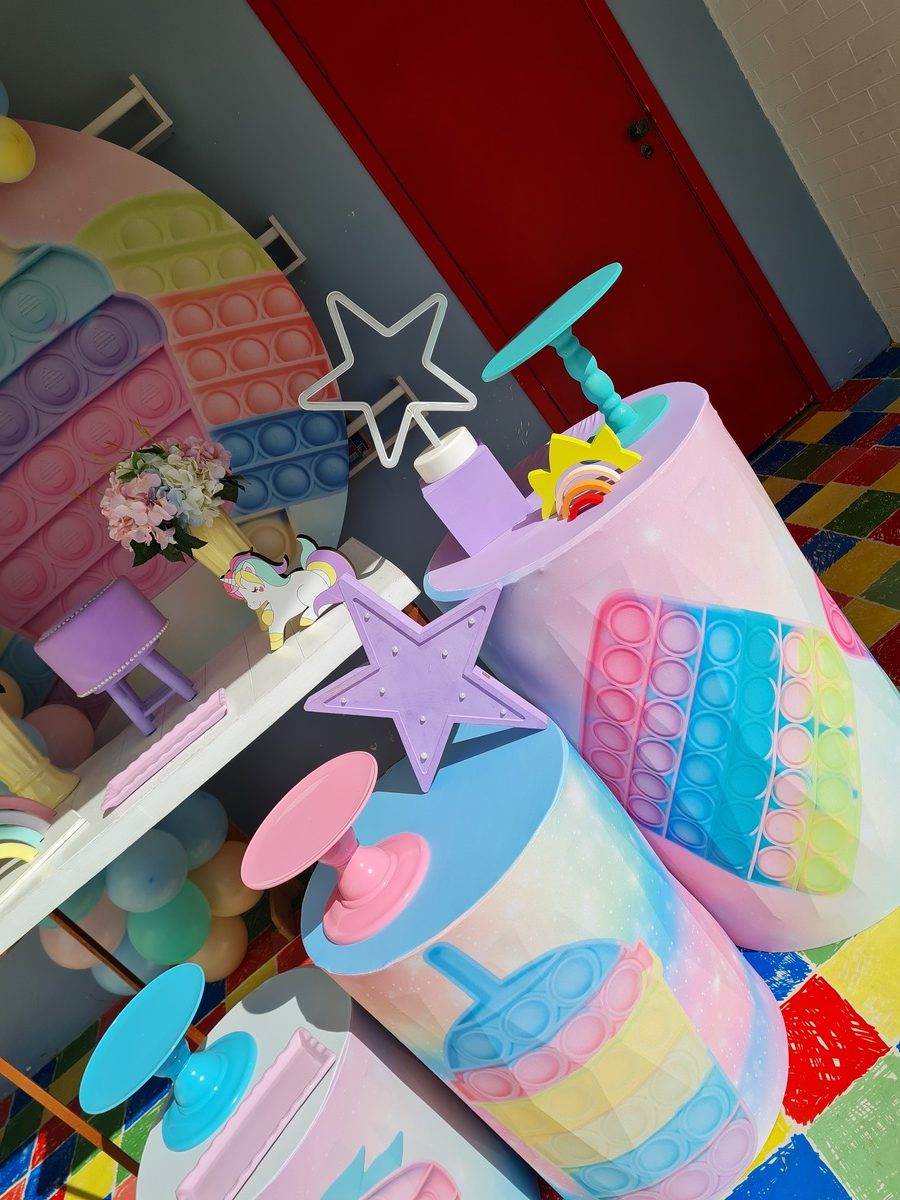 Aluguel Mini Table Pop-It - Universo Decorado