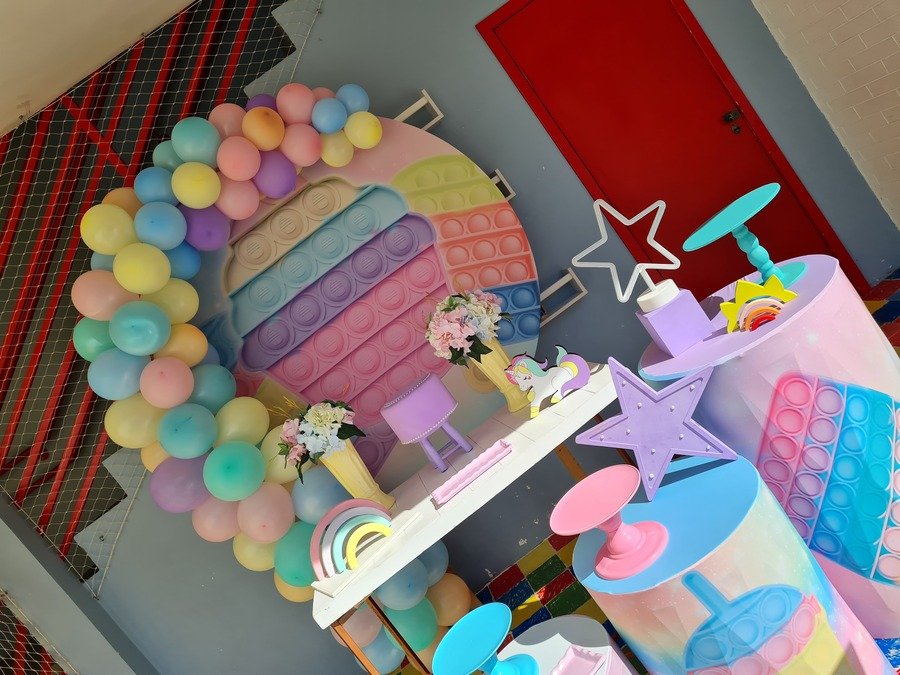 Aluguel Mini Table Pop-It - Universo Decorado